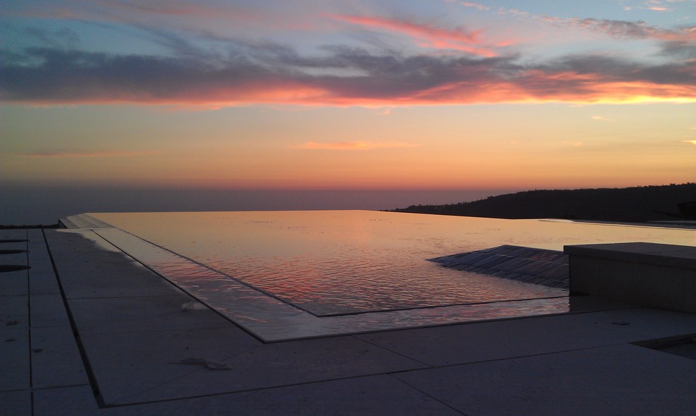 Disappearing Edge Pool - Modern - Pool - Los Angeles - by Pacific ...