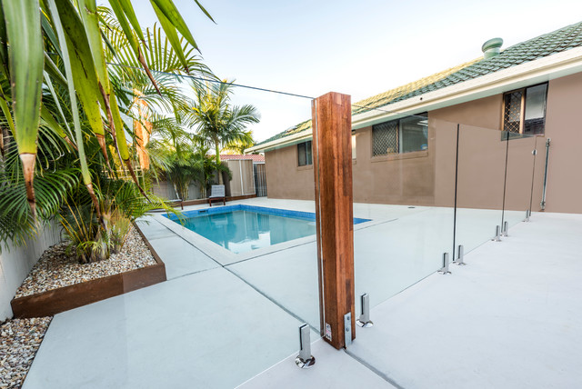 Elanora Pool Fence Using Spigots - Coastal - Swimming Pool & Hot Tub ...
