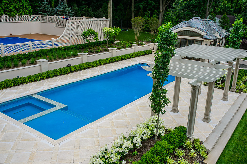 Elegant and Classic Pool with Pergola - Clásico - Piscina - Nueva York ...