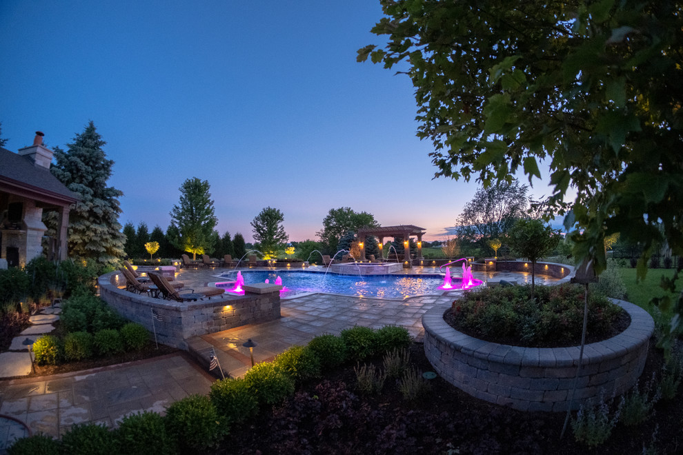 Elgin, IL Roman End Pool with Freeform Hot Tub - Méditerranéen ...