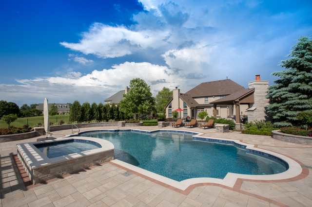 Elgin, IL Roman End Pool with Freeform Hot Tub - Méditerranéen ...