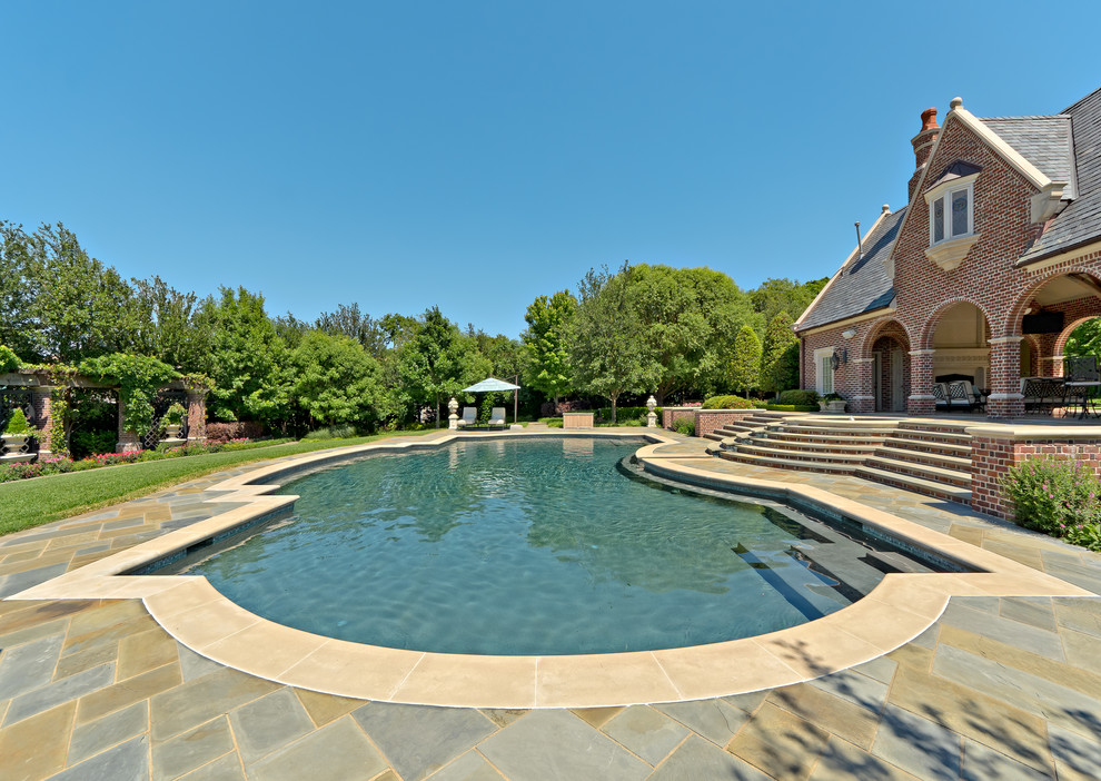 English: Deloache - Traditional - Pool - Dallas - by Harold Leidner Landscape Architects | Houzz