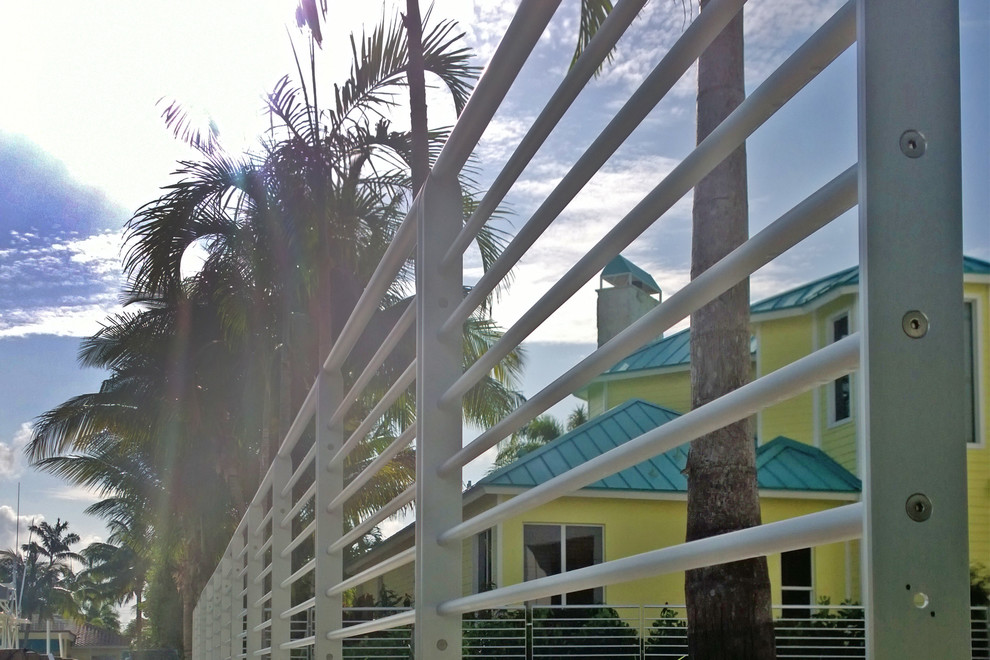 Epulum Railing - Resort - Pools & Hot Tubs - Miami - by Green Oxen ...