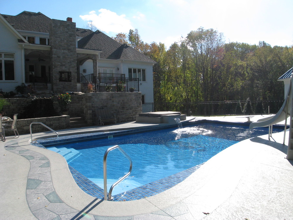 Extreme Cantilever with Automatic Cover - Modern - Swimming Pool & Hot ...