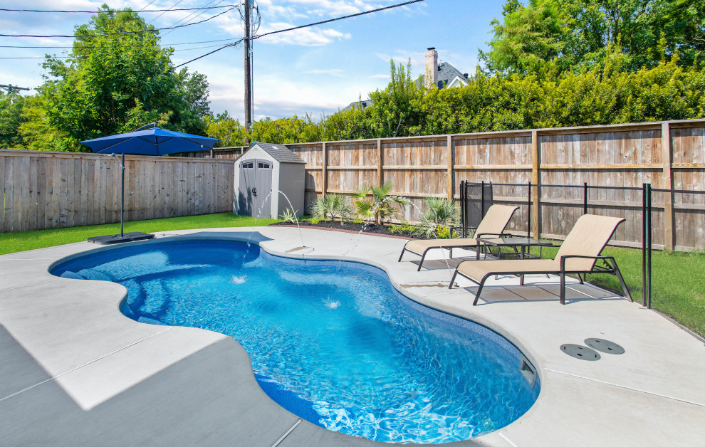 Fiberglass Pool with Deck Jets - Pool - by Paradise Oasis Pools | Houzz
