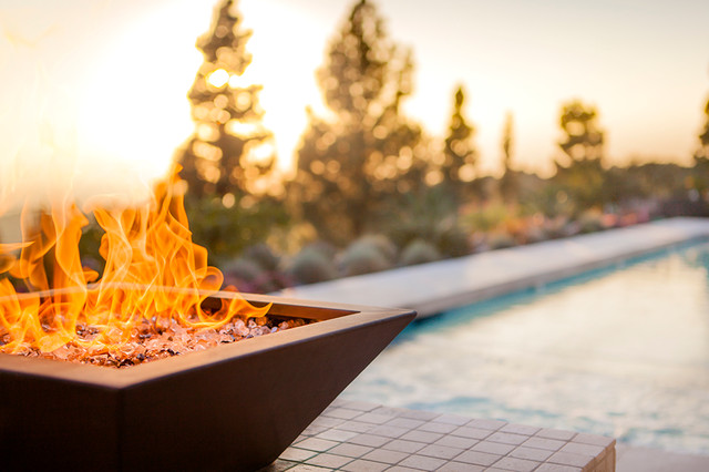Fire pit table - Contemporary - Swimming Pool & Hot Tub - Los Angeles ...