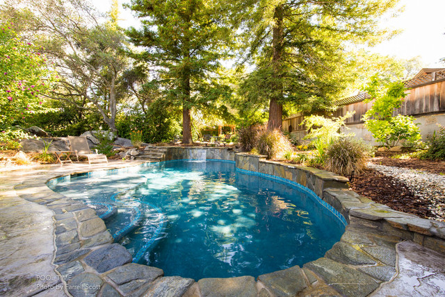 FlagStone Raised wall with Sheer Descent water feature - Contemporary ...