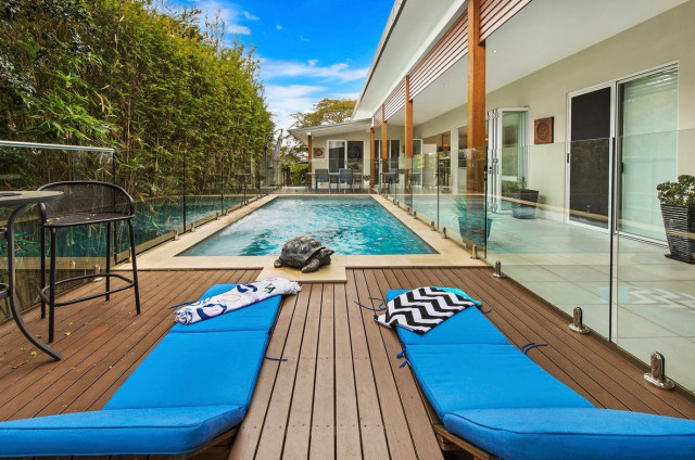 Foreshore Avenue - Beach Style - Pool - Brisbane - by LMN Constructions ...