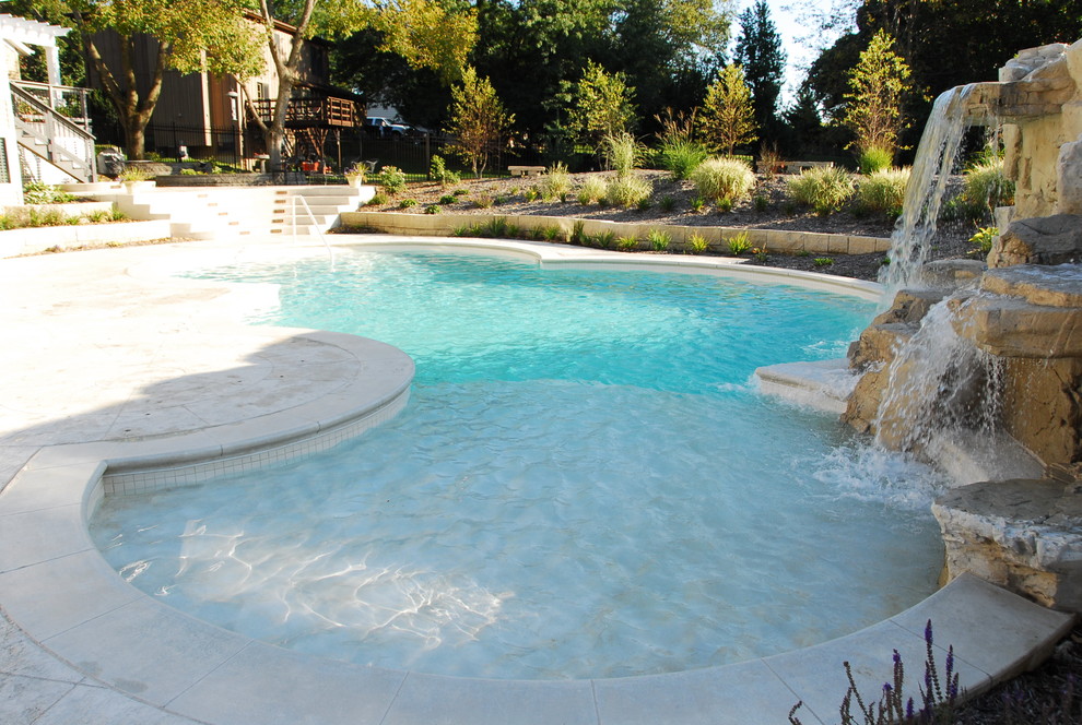 Fountain Wow! - Contemporary - Pool - Cedar Rapids - by Pool Tech | Houzz