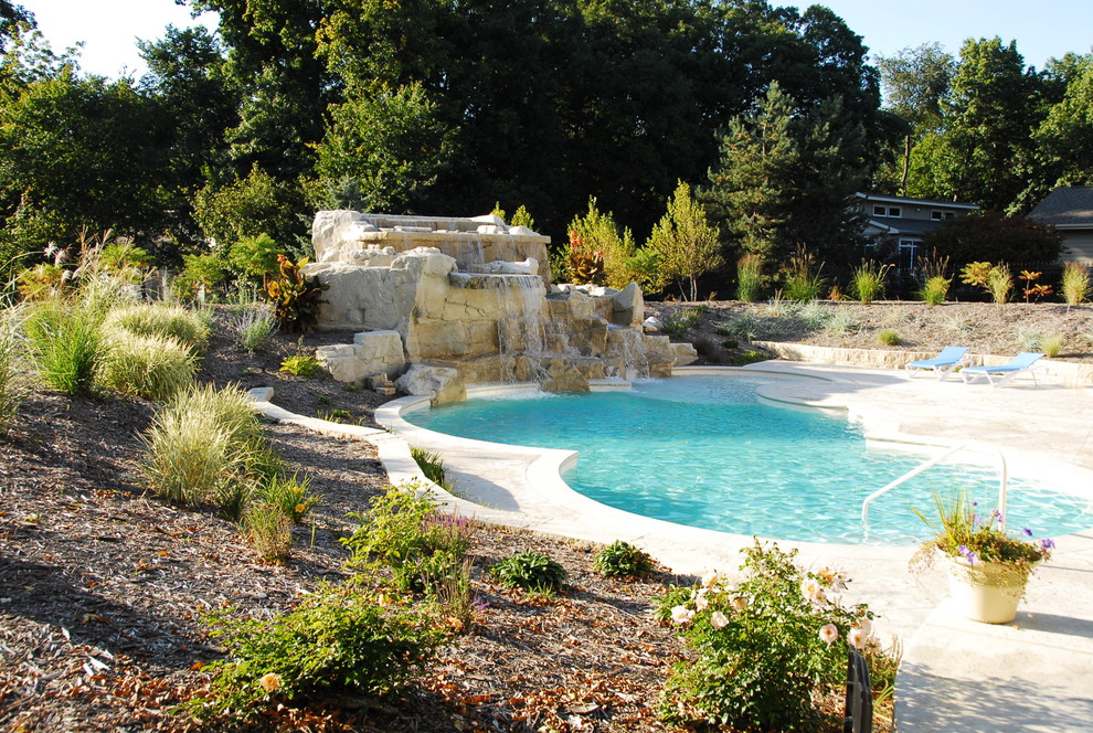 Fountain Wow! - Contemporary - Pool - Cedar Rapids - by Pool Tech | Houzz