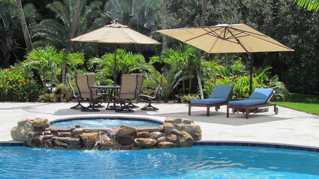 Free Form Swimming Pool with natural rock spillover - Contemporary ...