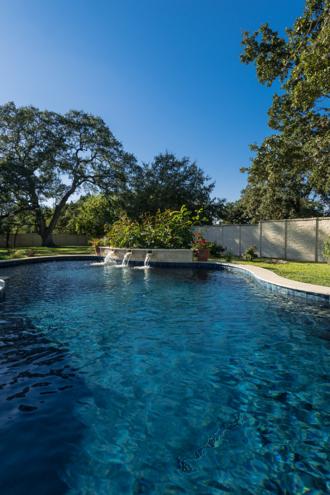 Freeform Transitional Pool and Water Feature - Classique Chic - Piscine ...