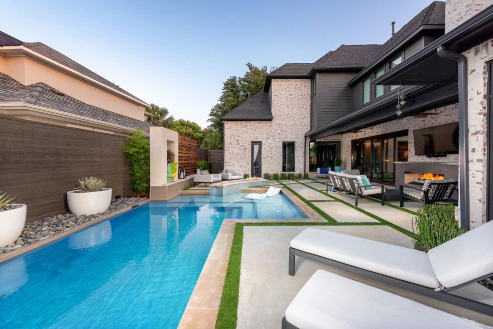 Frisco - The Lakes: Modern Swimming Pool + Outdoor Kitchen - Modern ...