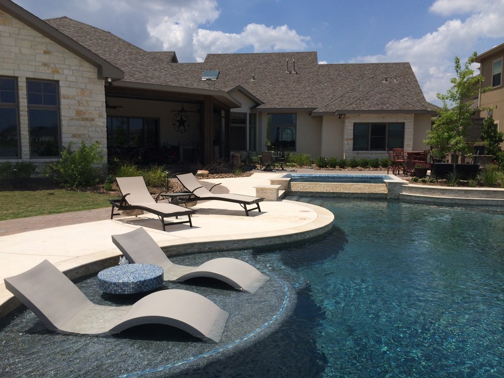 Geometric Pool with Raised Beam Water Feature Wall - Classique ...
