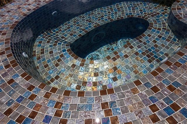 Glass Tile Mosaic Spa (negative, vanishing, infinity edge ...