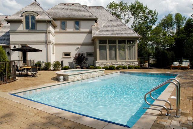 Highland Park Swimming Pool and Raised Hot Tub - Traditional - Pool ...