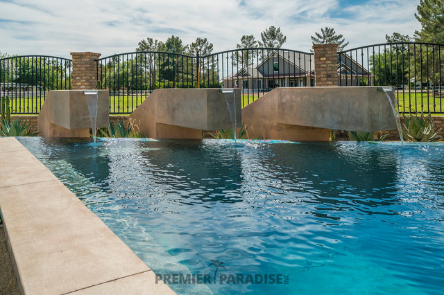Infinity Edge Pool with Glass Tile Spa - 2017 Masters Of Design Award ...