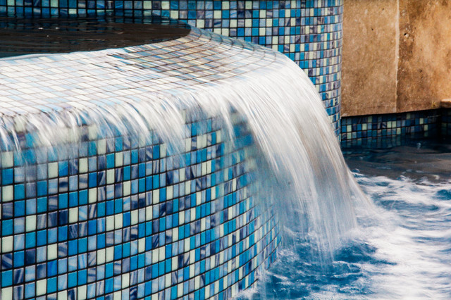 Infinity Edge Spill Over for The Vanilla Ice Project Season 4 Pool/Spa ...