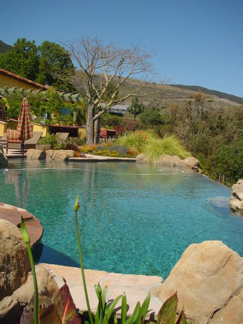 Infinity Pool Helps Frame The View Of The Ocean - Mediterráneo ...