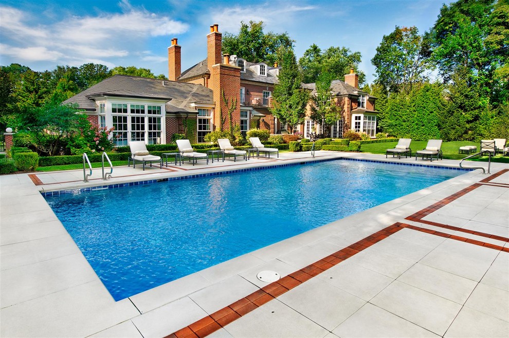 Lake Forest, IL Swimming Pool with Massive Thermal Shelf - Traditional ...