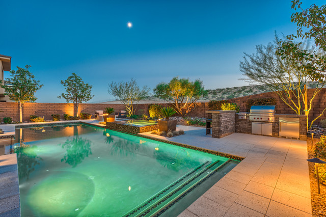 Lap Pool with Rim Flow Spa & Fire Pit - Tropisch - Pools - Las Vegas ...