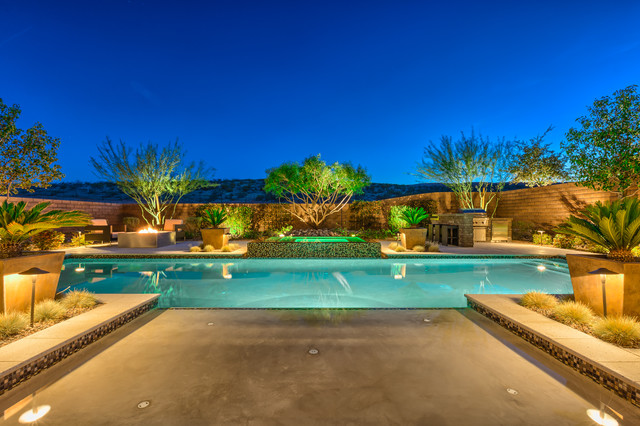 Lap Pool with Rim Flow Spa & Fire Pit - Tropisch - Pools - Las Vegas ...