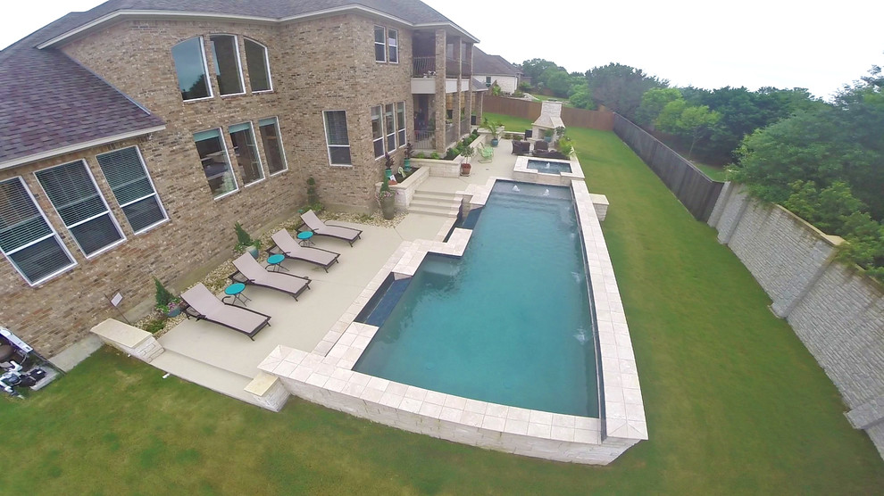 Las Colinas Vanishing edge with Spa (Temple Texas) - Modern - Pool ...