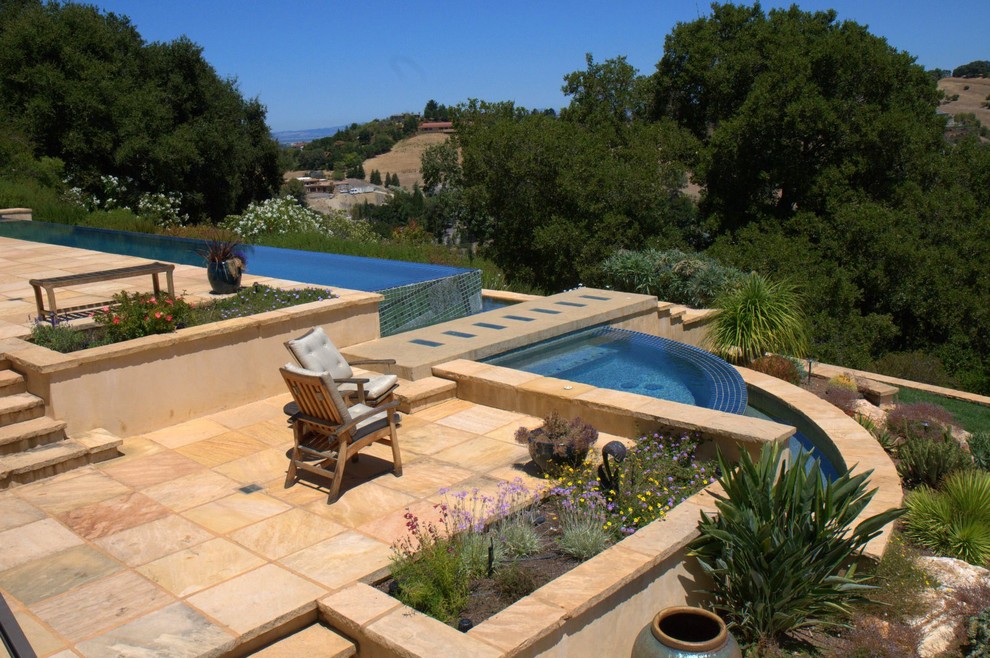 Los Altos Hills Infinity Edge swimming pool and spa - Contemporary ...