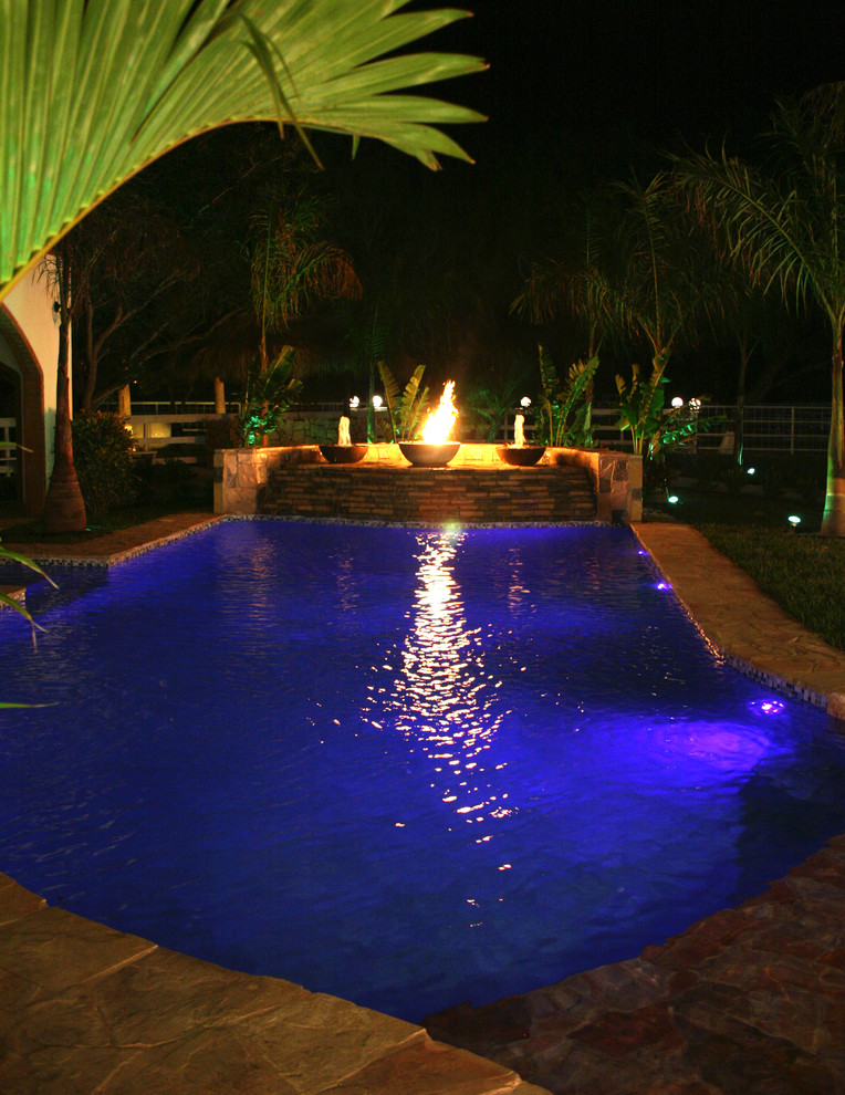 Luxurious Inground Pool with Fire and Water Feature - Contemporary ...