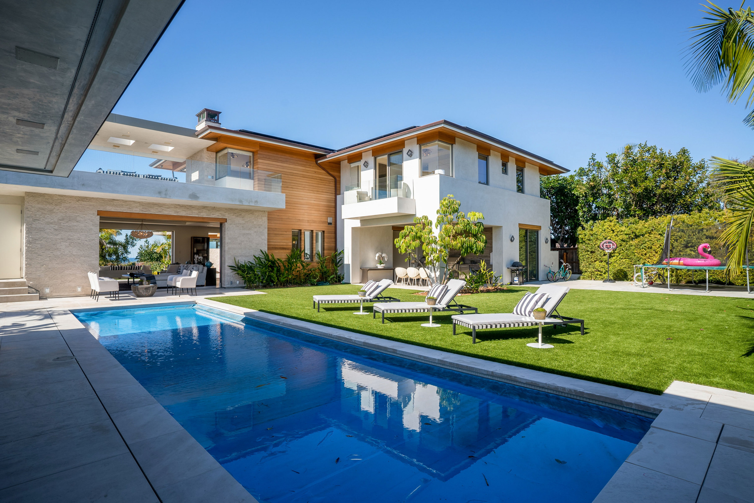 Contemporary Homes With Pools 75 Beautiful Modern Swimming Pool With A