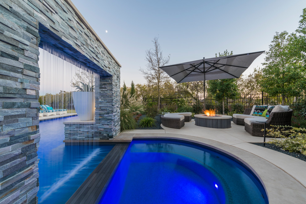 Mckinney Stonebridge Ranch Modern Outdoor Escape - Modern - Pool ...