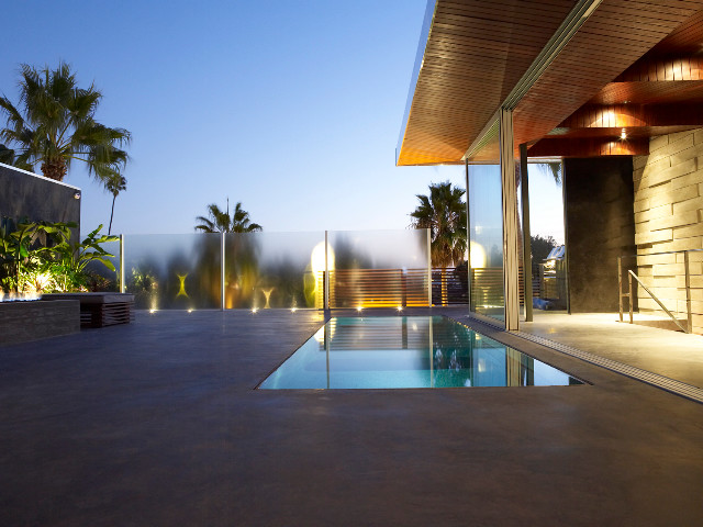 Modern "Artist in Residence" Rooftop Swimming Pool - Moderno - Piscina ...