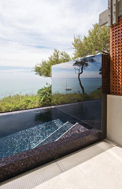 Modern black pool with glass mosaic - Contemporain - Piscine - Miami ...