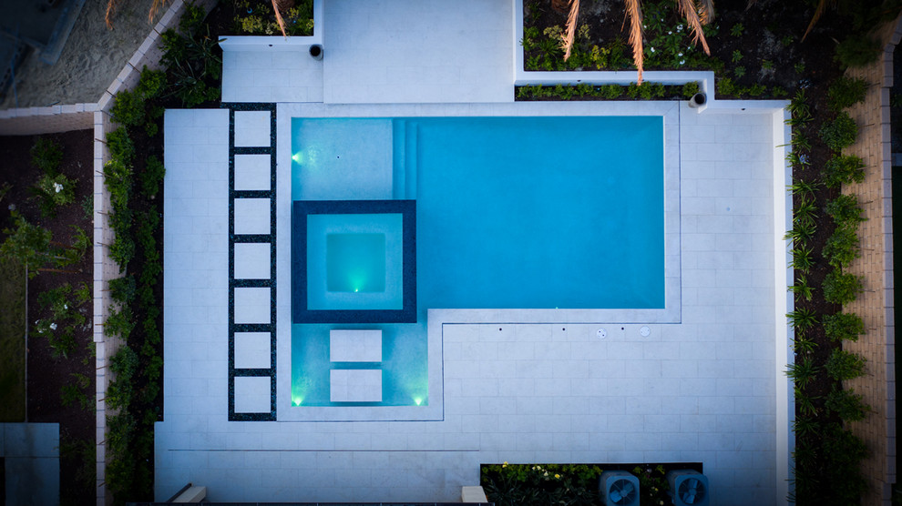 Modern Muse - Pool - Orange County - by Pool Logic | Houzz