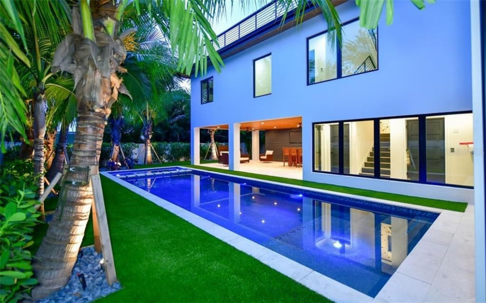 Modern on the North End - Modern - Pool - Tampa - by Moss Builders | Houzz