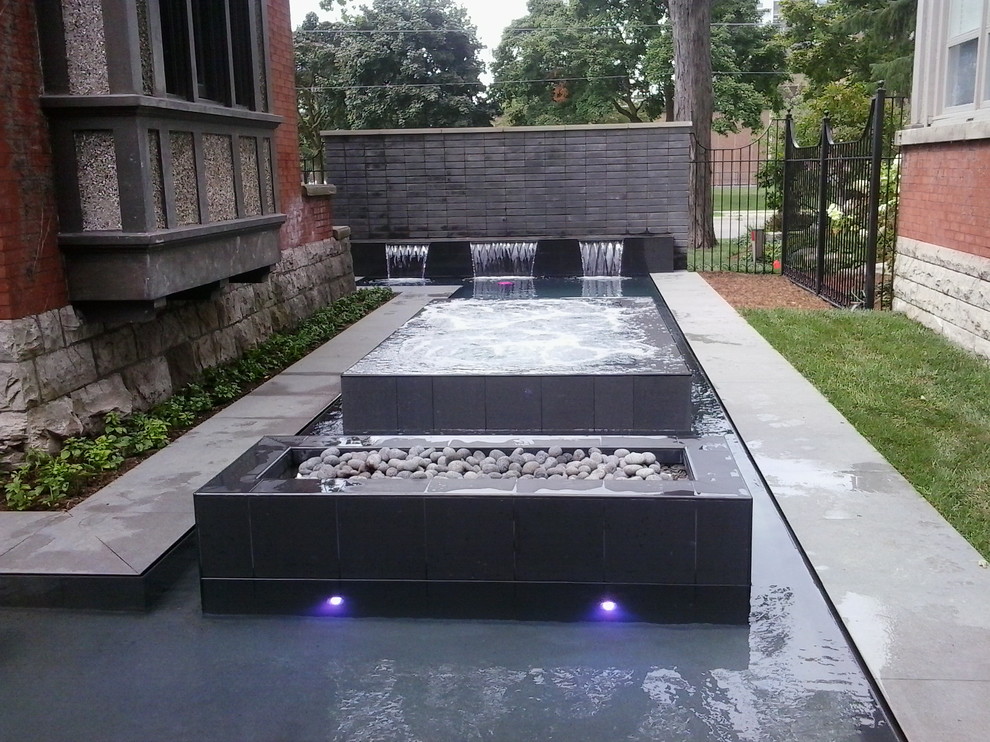 Modern Pool with Elevated Spa & Water Feature - Moderne - Pool - Orange ...