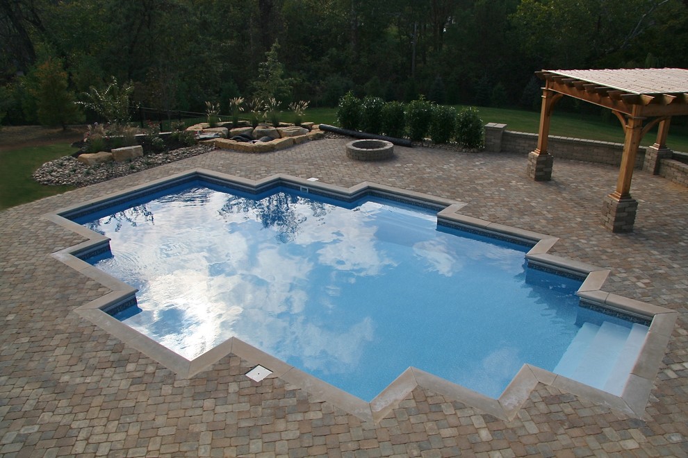 Modified Rectangle Vinyl Liner Pool - Contemporary - Pool - Louisville ...