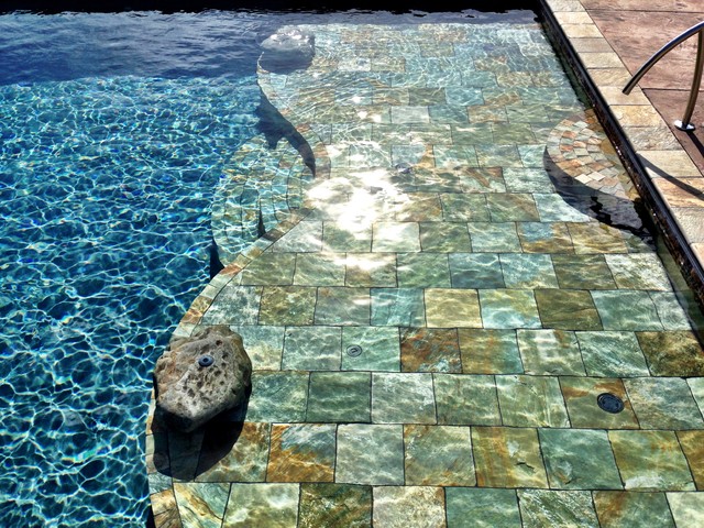 Natural Stone Sun Shelf with Bubblers - Contemporain - Piscine - Autres ...