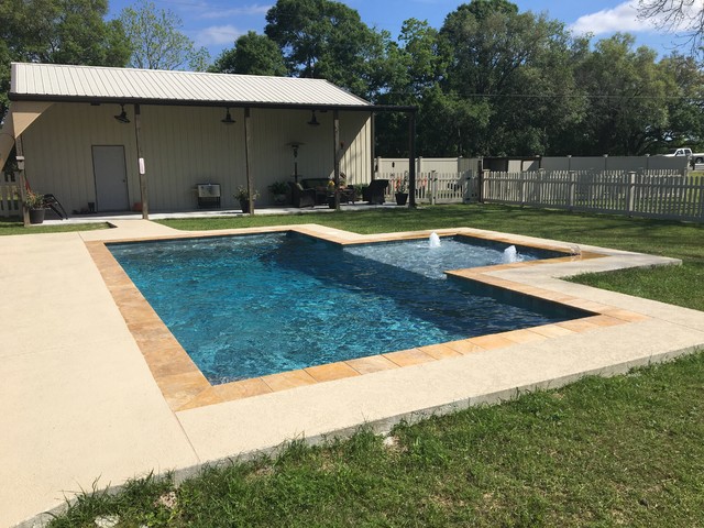 New Gunite Swimming Pool w/ Outside Tanning Ledge - Contemporain ...