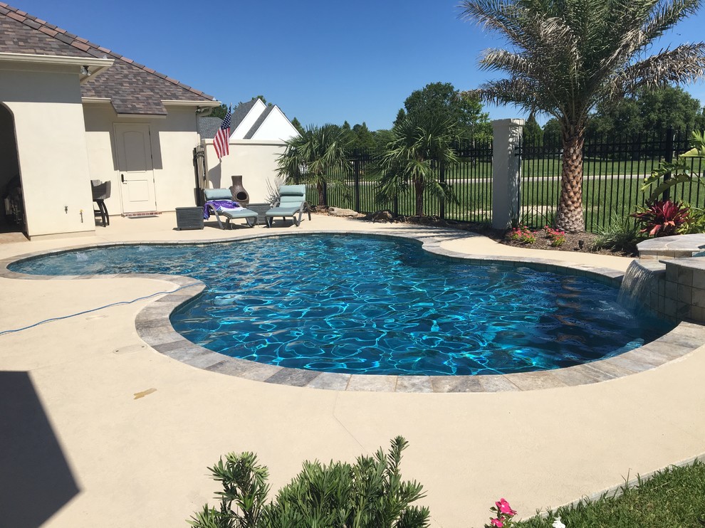 New Gunite Swimming Pool with Raised Spillover Spa - Contemporain ...