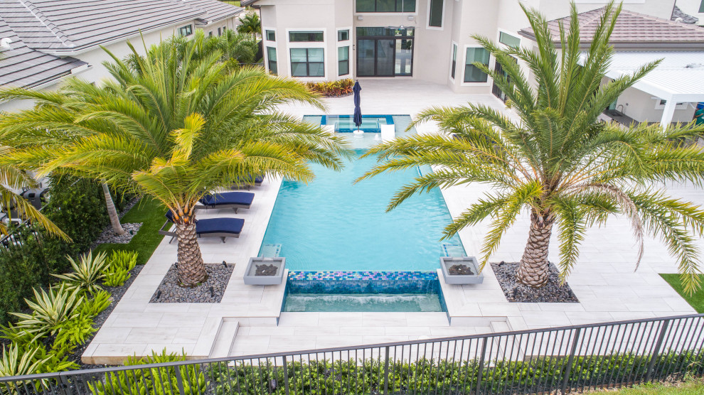 New Infinity Edge Swimming Pool & Spa With Custom Water Bowls - Modern ...