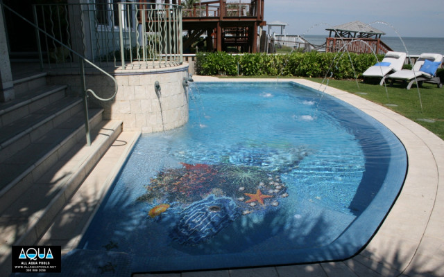 Oceanfront Pool with Custom Glass Tile Mosaic - ビーチスタイル - プール - オーランド ...