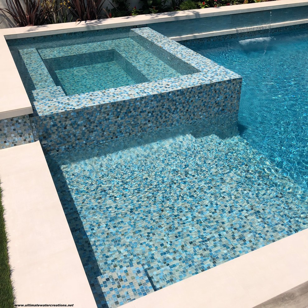 Pacific Palisades - Contemporary Rectangular Swimming Pool with Spa and ...