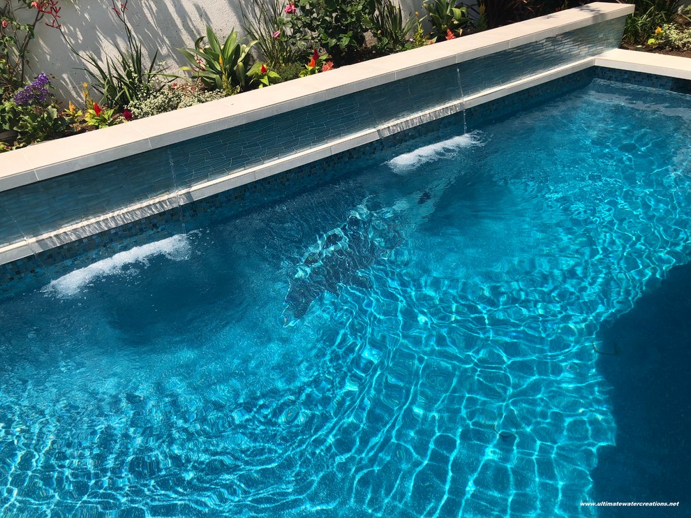 Pacific Palisades - Contemporary Rectangular Swimming Pool with Spa and ...