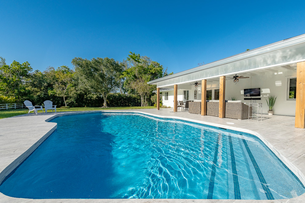Parkland Ranch Home - Farmhouse - Pool - Miami - by Scott Subko ...