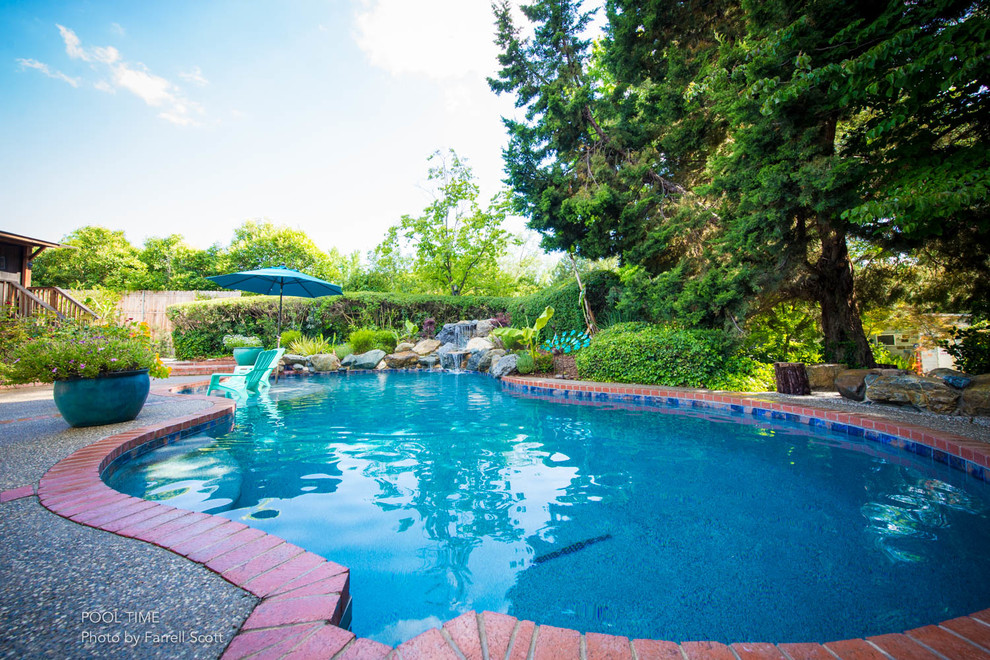 Pebble Bottom Pool - StoneScape Tropic Blue with Blue Glass ...