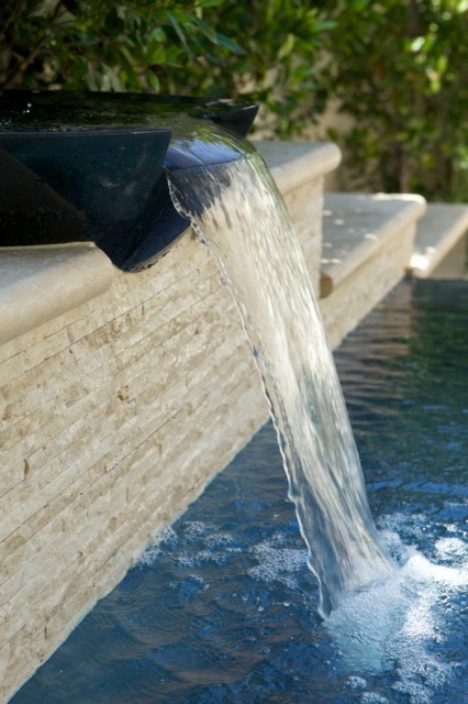 Perimeter overflow spa - Contemporary - Pool - Los Angeles - by Fluid ...