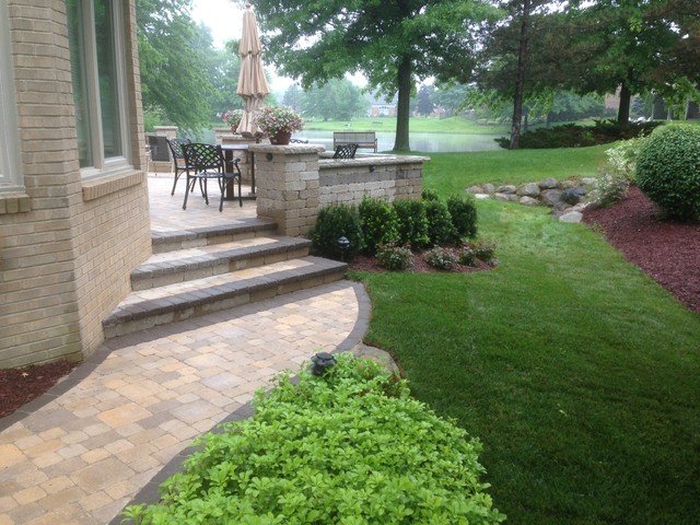 plymouth 2 level patio - Klassisch - Pools - Detroit - von Apex ...