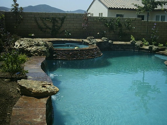 Pool and spa with stone veneer and sheer descents. - Contemporary ...