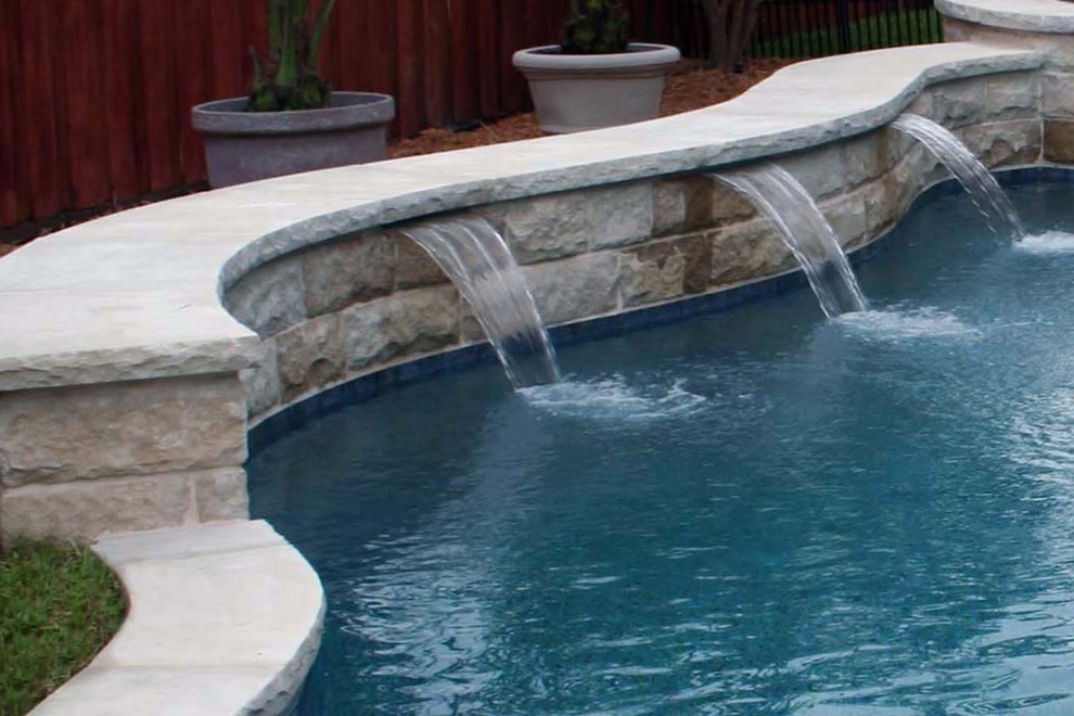 Pool Fountains - Traditional - Pool - Dallas - by Pulliam Pools | Houzz